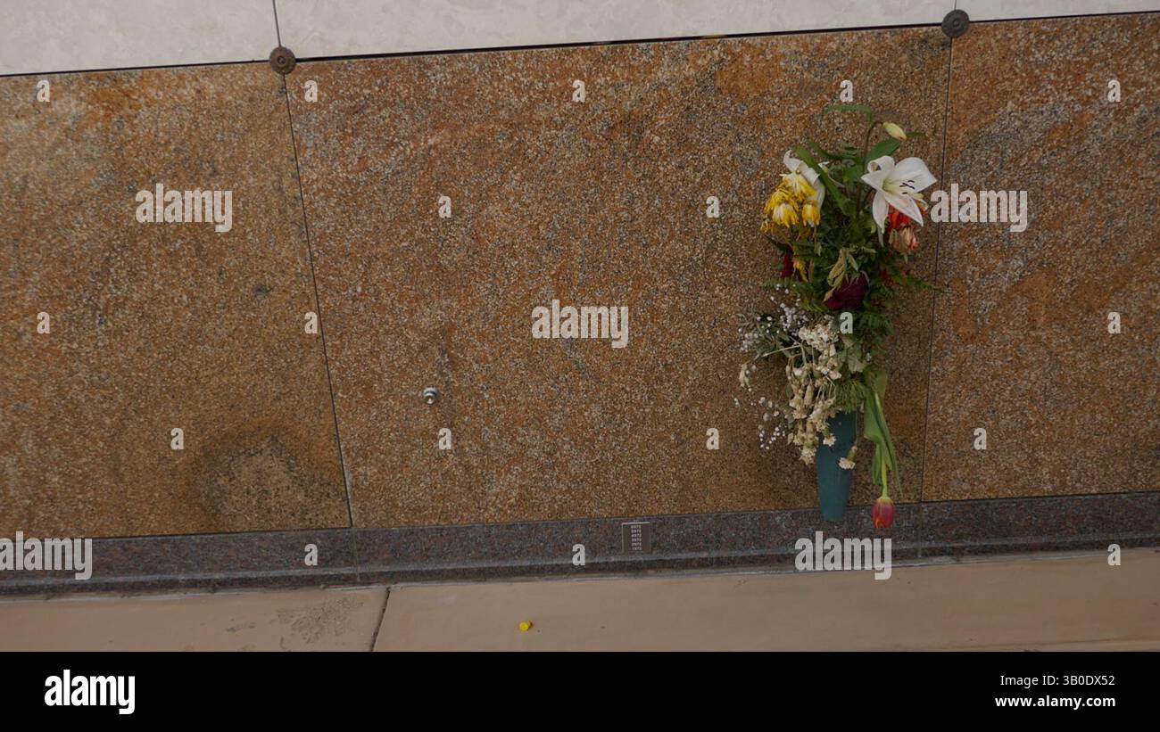 Los Angeles, California, USA 22nd April 2025 Actor Matthew Perry Grave ...