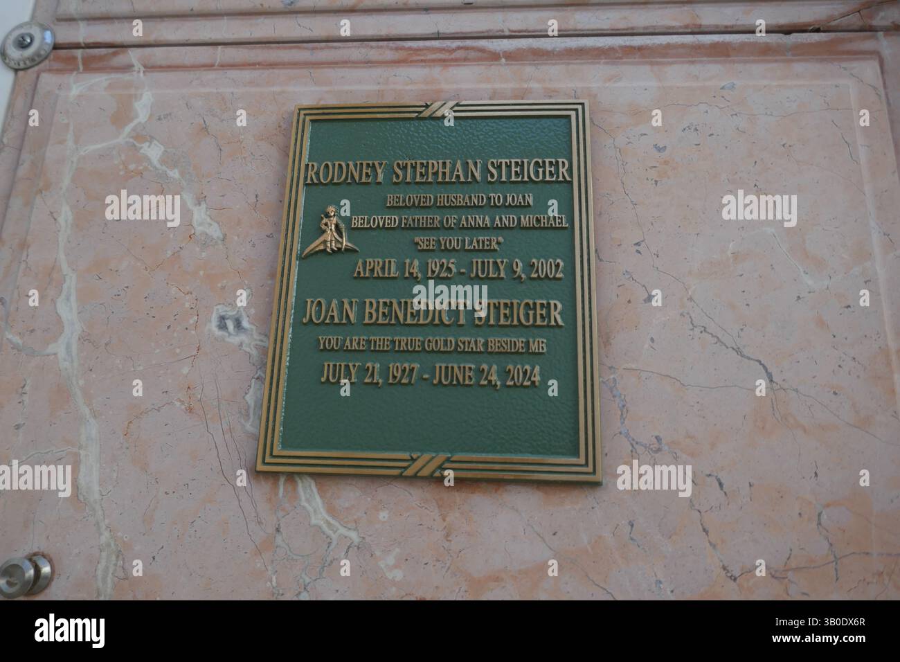 Los Angeles, California, USA 22nd April 2025 Actor Rod Steiger's Grave ...