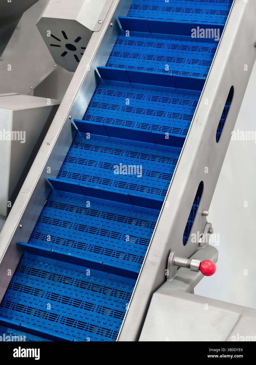 Efficient plate conveyor system hi-res stock photography and images - Alamy