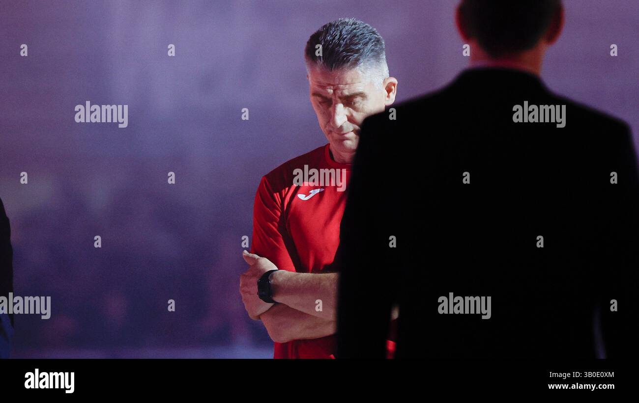 Im Bild: Athletik Coach Paco Scekic (Wuerzburg Baskets) beim Einlauf 23 ...