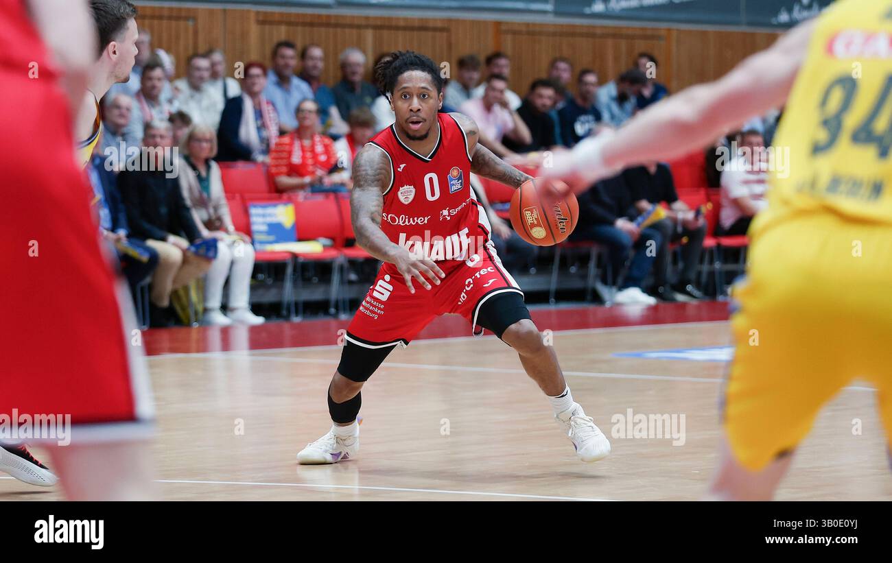 Im Bild: Mike Lewis II (Wuerzburg Baskets, 0) am Ball 23.04.2025 ...
