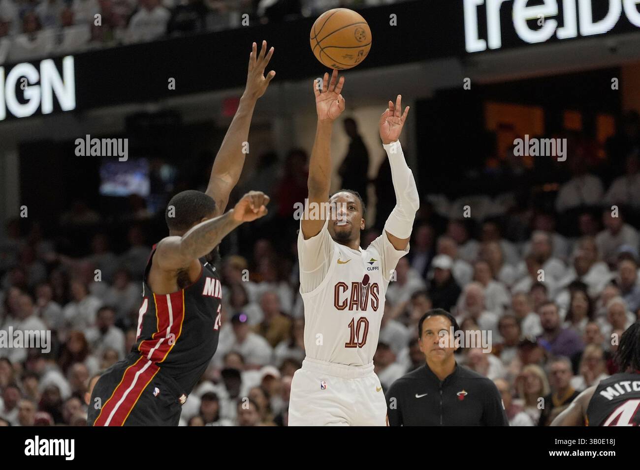 Cleveland Cavaliers guard Darius Garland (10) shoots as Miami Heat ...
