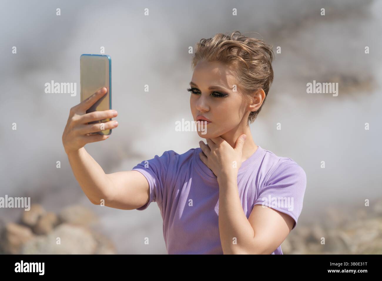 Cell phone filming landscape hi-res stock photography and images - Alamy