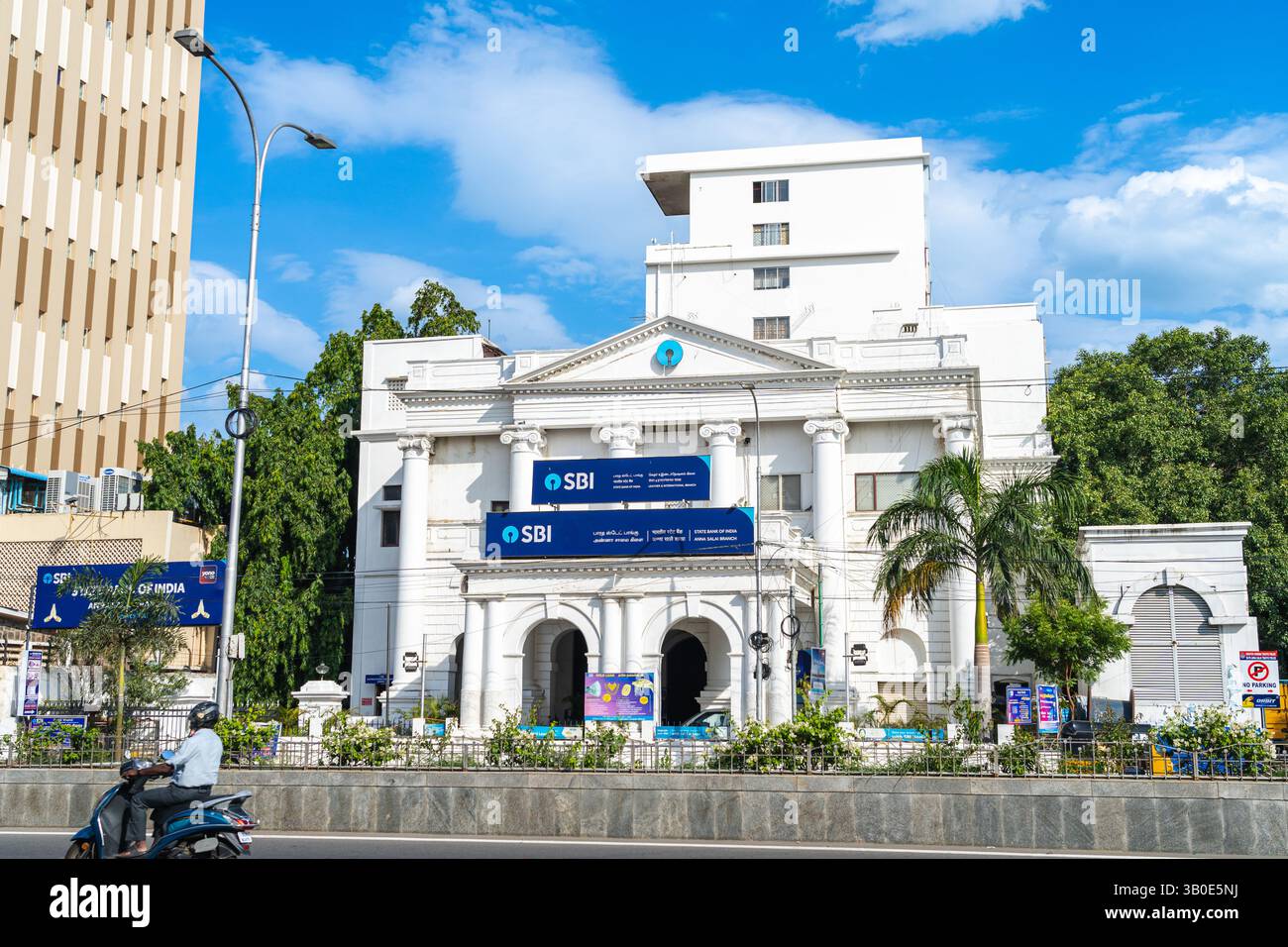 Facade of State Bank of India on Anna Salai Stock Photo - Alamy