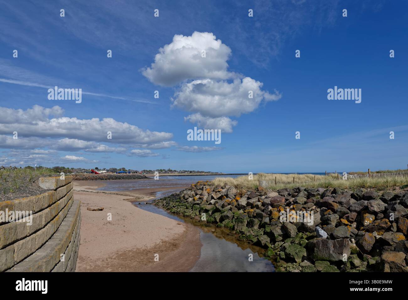 Mouth of the barry burn hi-res stock photography and images - Alamy