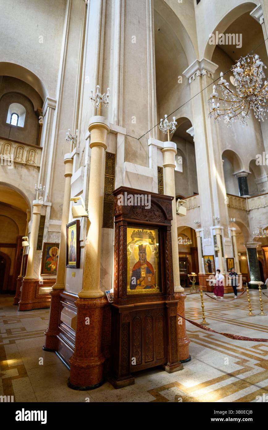 Interior of the Holy Trinity Cathedral of Tbilisi (Sameba), main ...