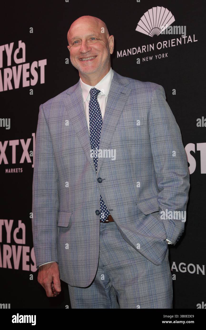 NEW YORK, NYC - APRIL 22, 2025: Tom Colicchio, attend City Harvest ...