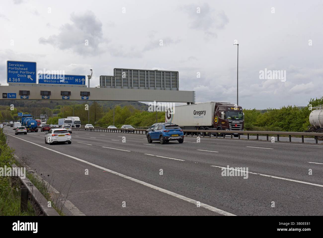 Traffic on the M5 Motorway leaving Avonmouth Bridge , Bristol ...