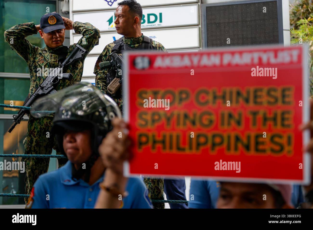 Protest at Chinese Consular Office in Manila, Philippines Police ...