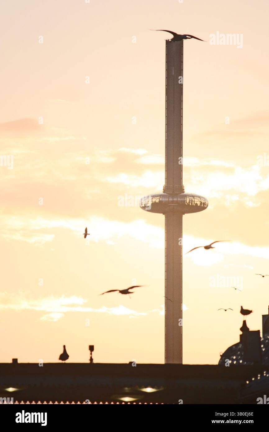 Brighton beach seafront sunset hi-res stock photography and images - Alamy