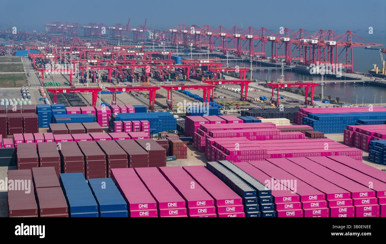 Aerial photos show the container terminal of Taicang Port in Suzhou ...