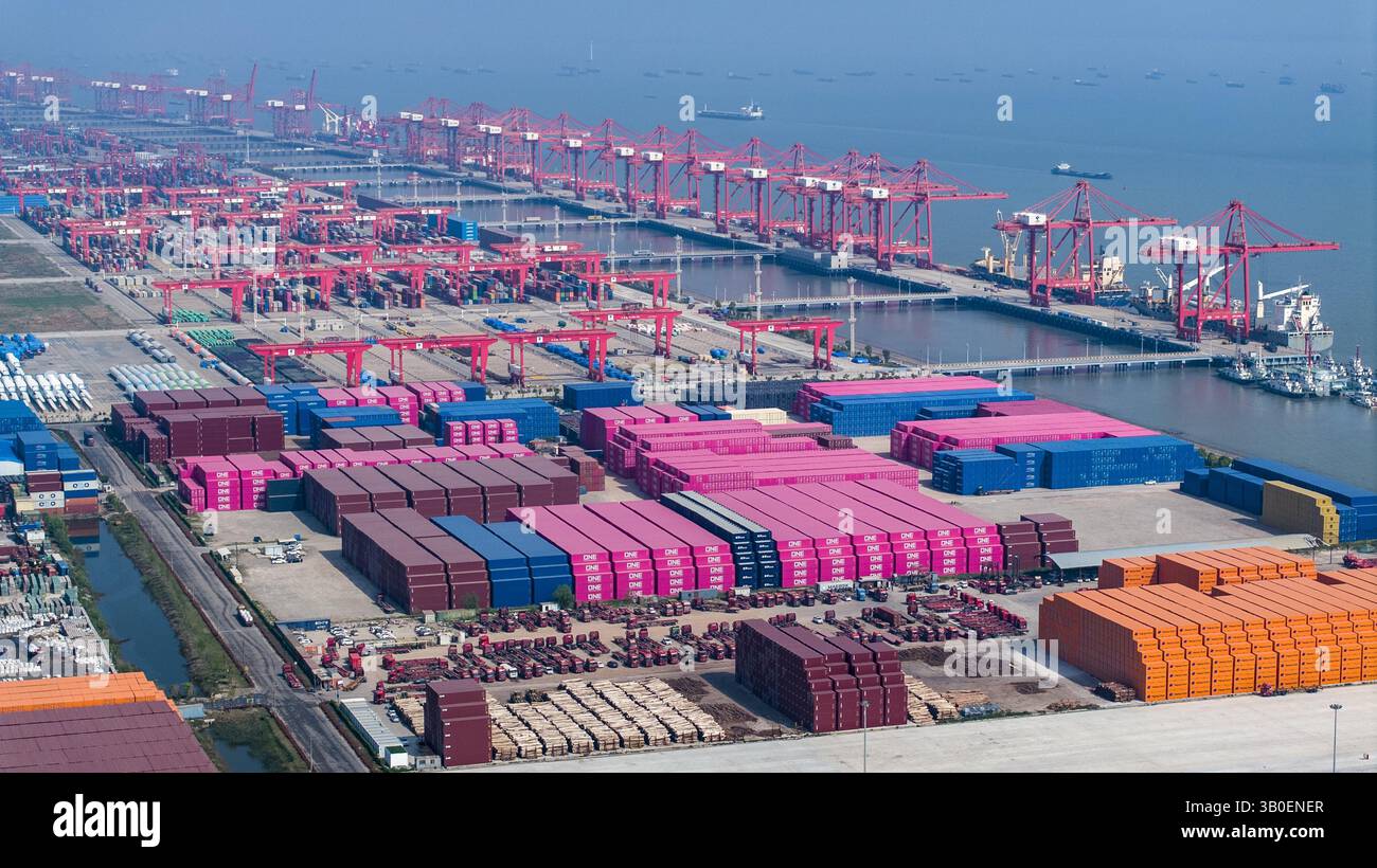 Aerial photos show the container terminal of Taicang Port in Suzhou ...