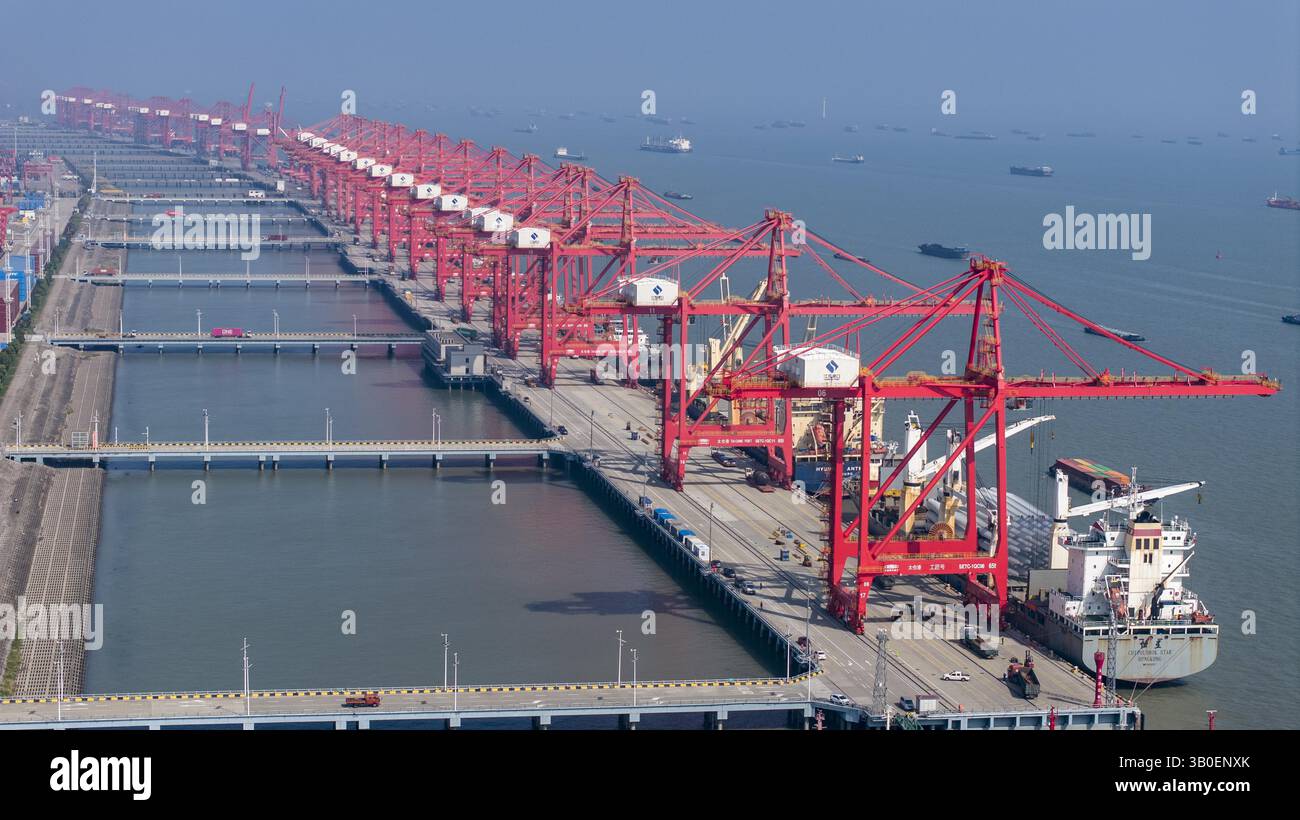 Aerial photos show the container terminal of Taicang Port in Suzhou ...