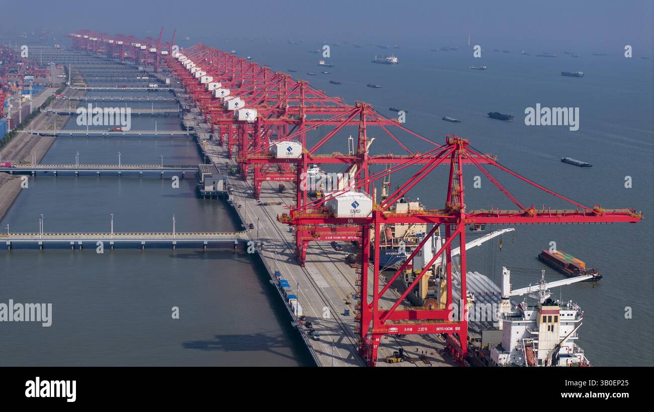 Aerial photos show the container terminal of Taicang Port in Suzhou ...