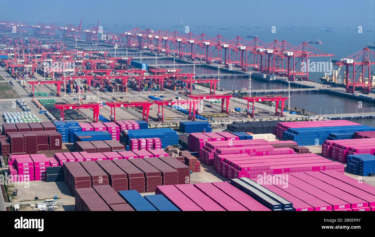 Aerial photos show the container terminal of Taicang Port in Suzhou ...