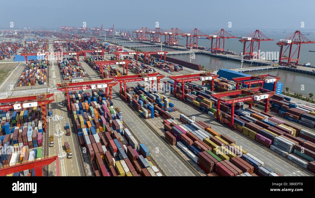 Aerial photos show the container terminal of Taicang Port in Suzhou ...