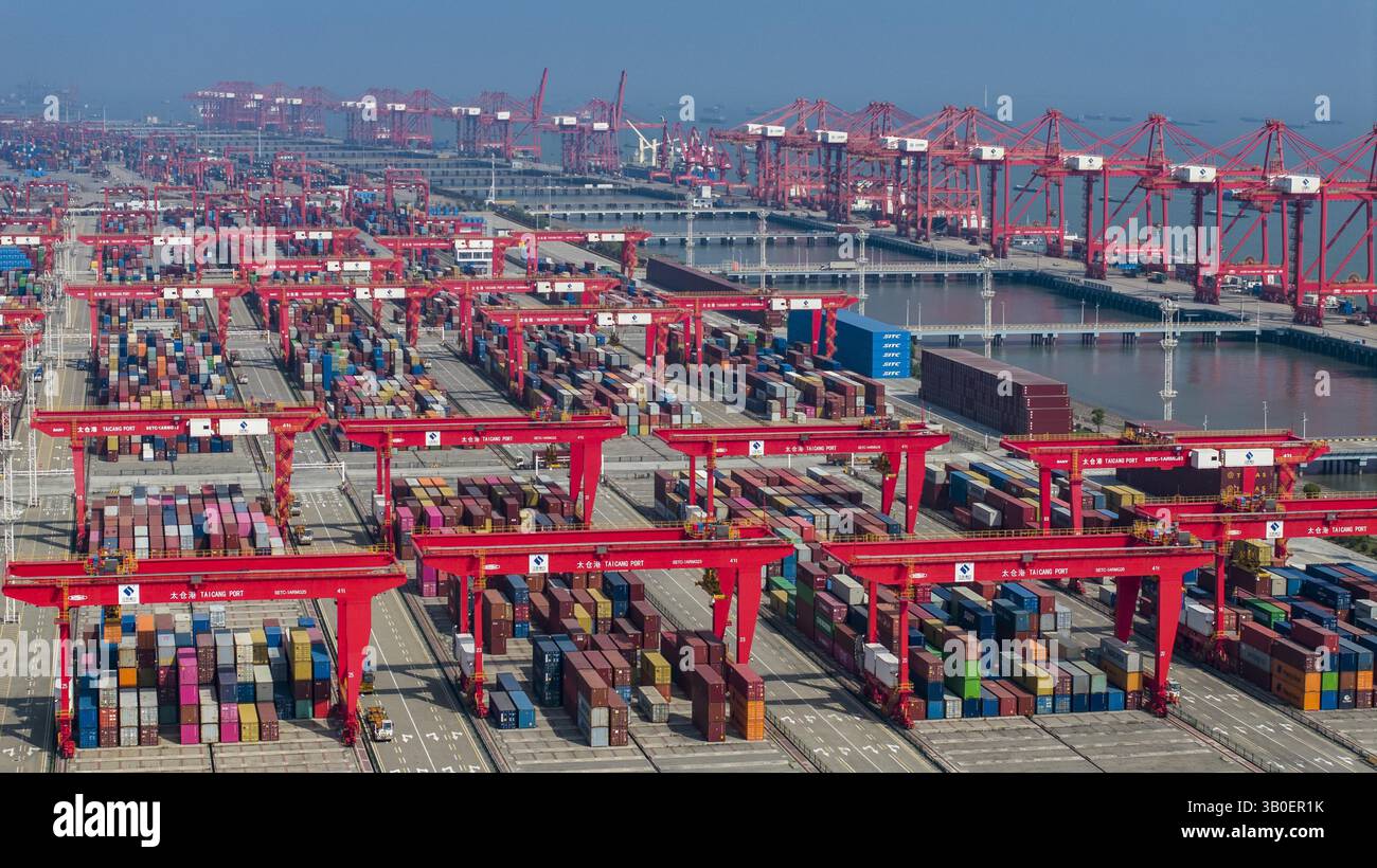 Aerial photos show the container terminal of Taicang Port in Suzhou ...