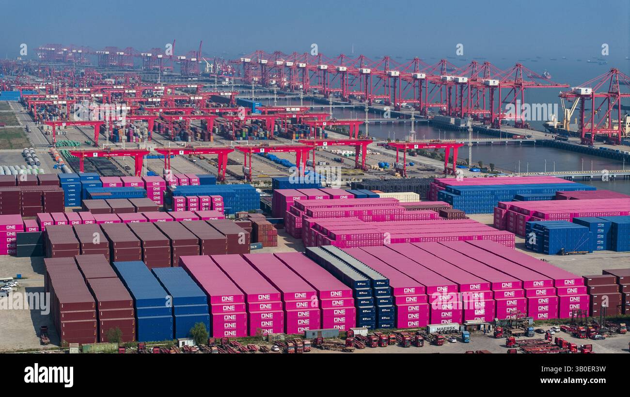 Aerial photos show the container terminal of Taicang Port in Suzhou ...