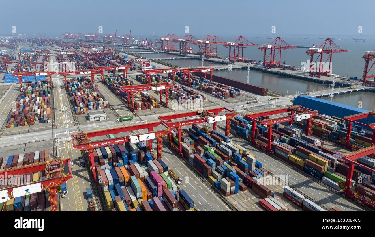 Aerial photos show the container terminal of Taicang Port in Suzhou ...