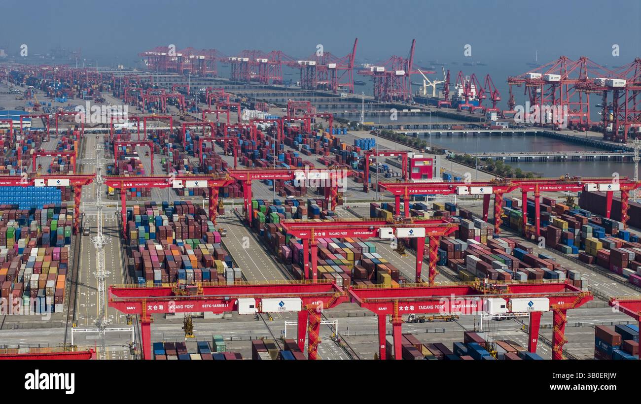 Aerial photos show the container terminal of Taicang Port in Suzhou ...