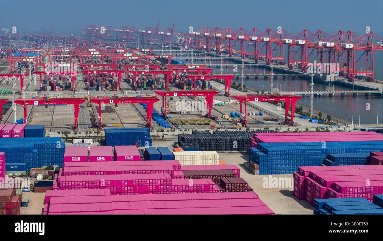 Aerial photos show the container terminal of Taicang Port in Suzhou ...