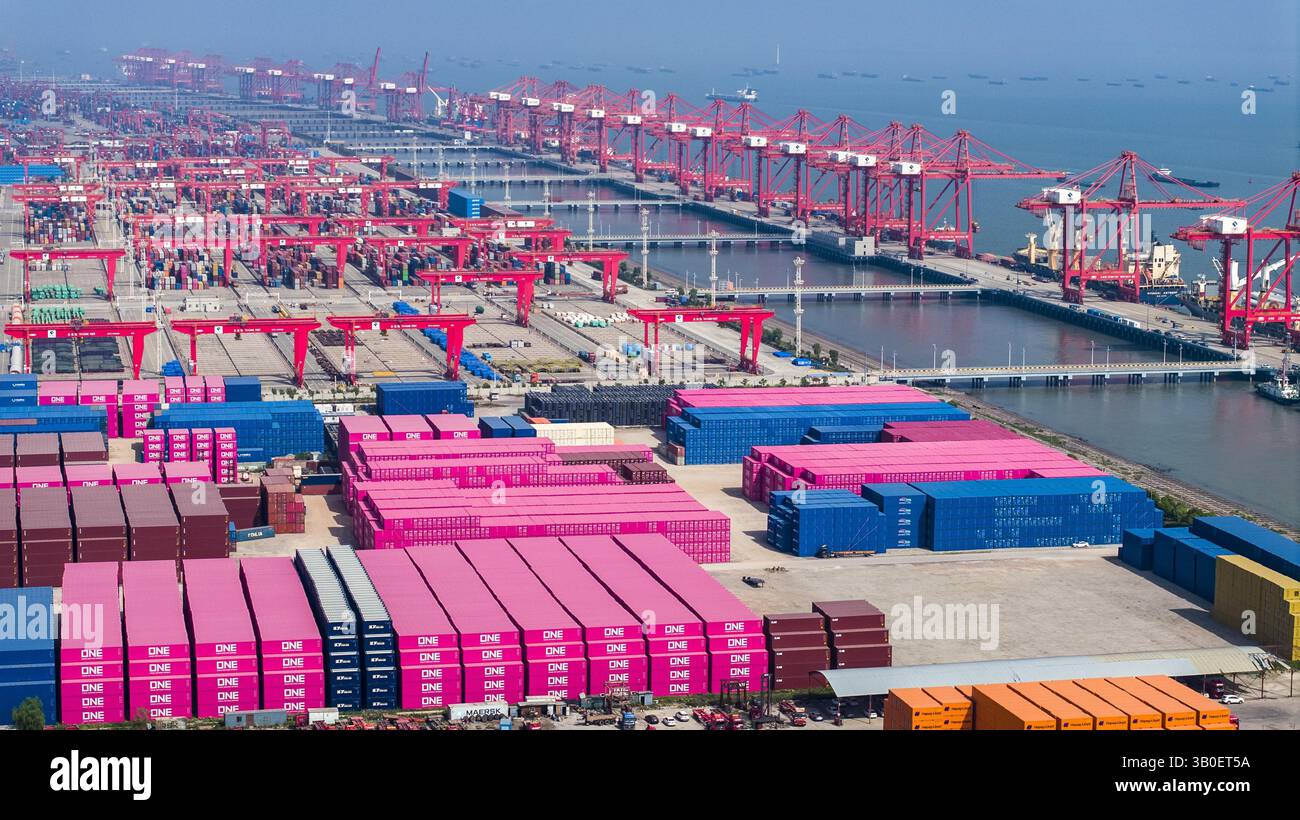 Aerial photos show the container terminal of Taicang Port in Suzhou ...