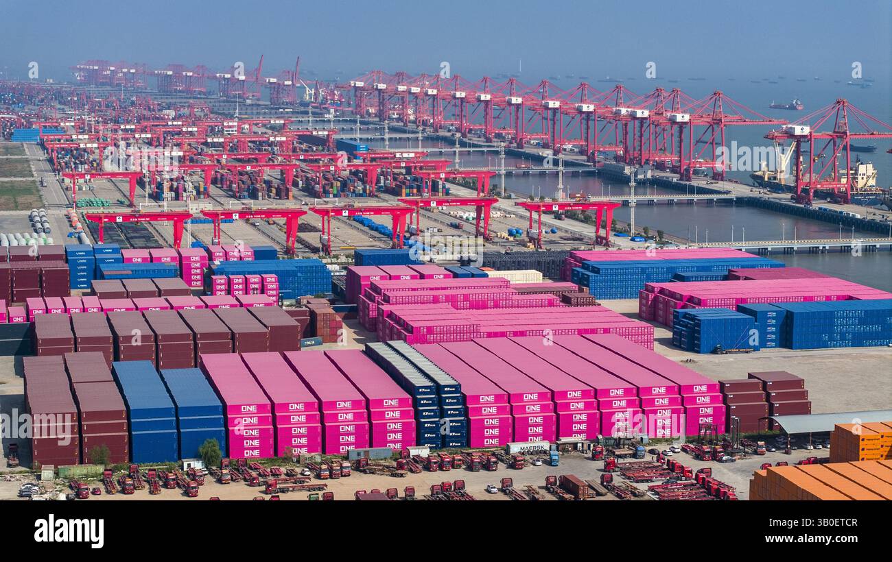 Aerial photos show the container terminal of Taicang Port in Suzhou ...