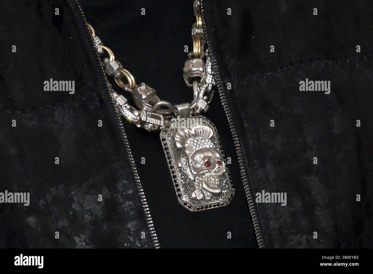 Ca. 23rd Apr, 2025. Guy Fieri jewelry detail at arrivals for MOB COPS ...