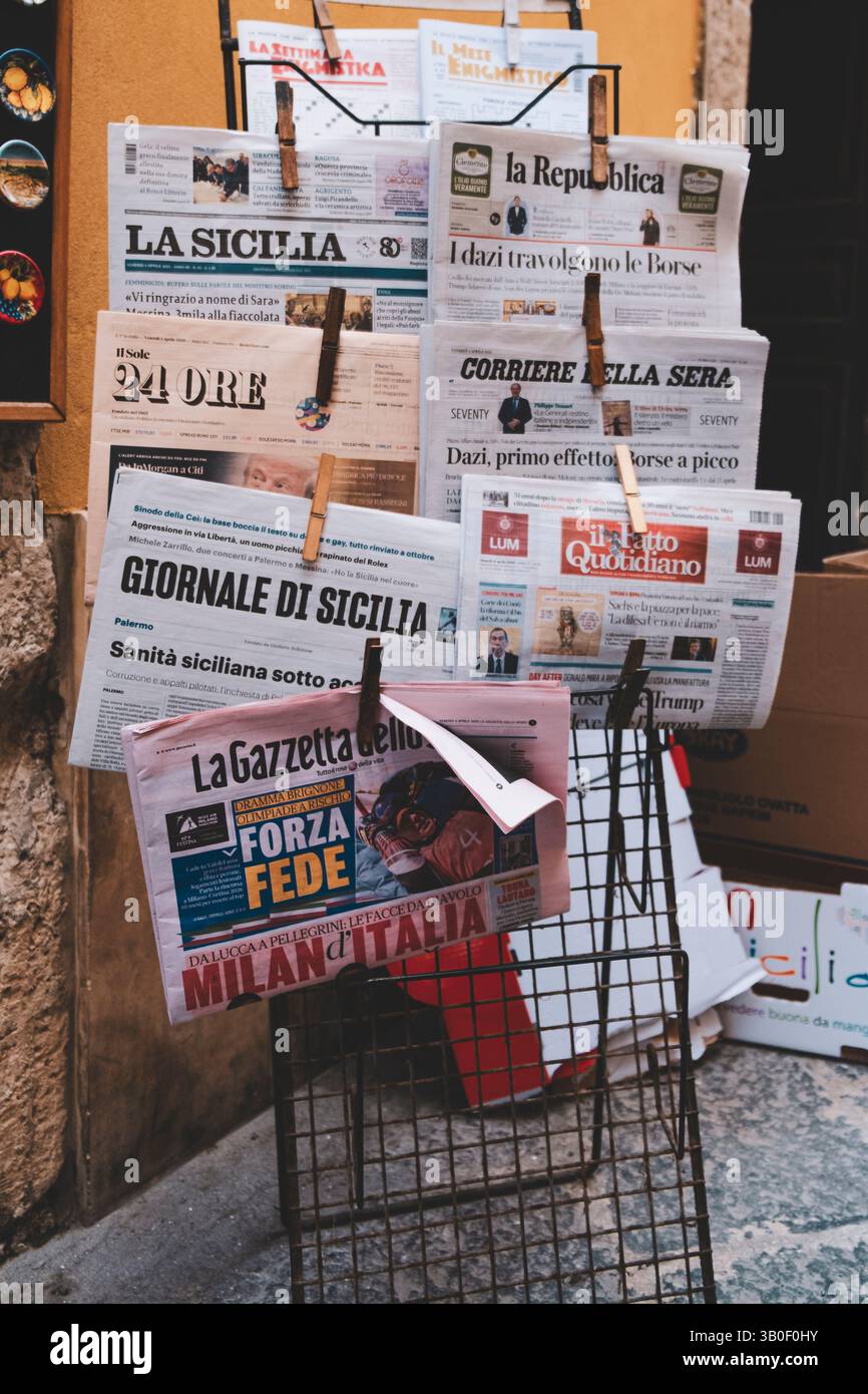 Italian daily newspapers on a newspaper rack Stock Photo - Alamy