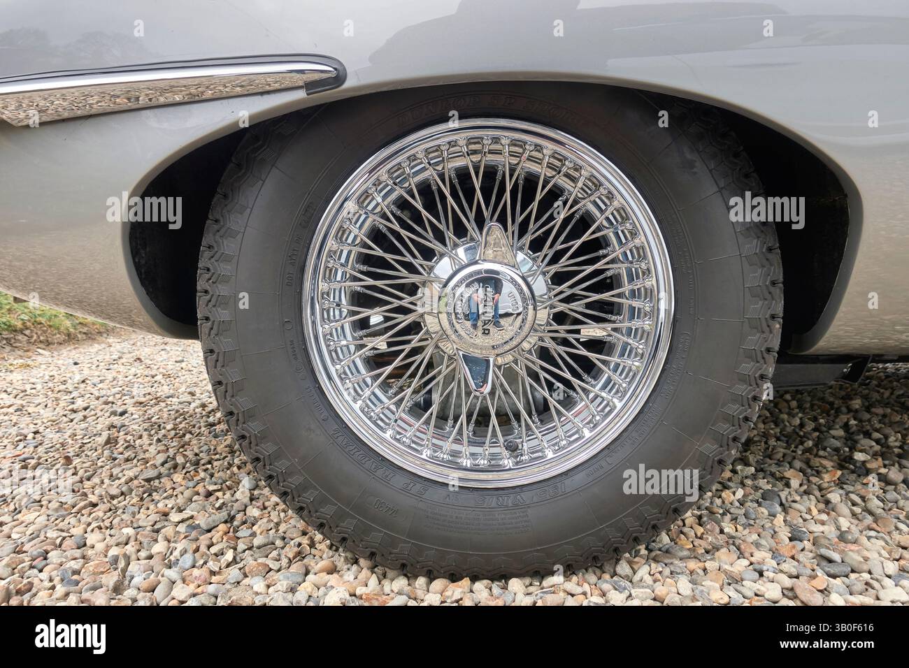 Chrome wire wheel on a Jaguar E type Stock Photo - Alamy