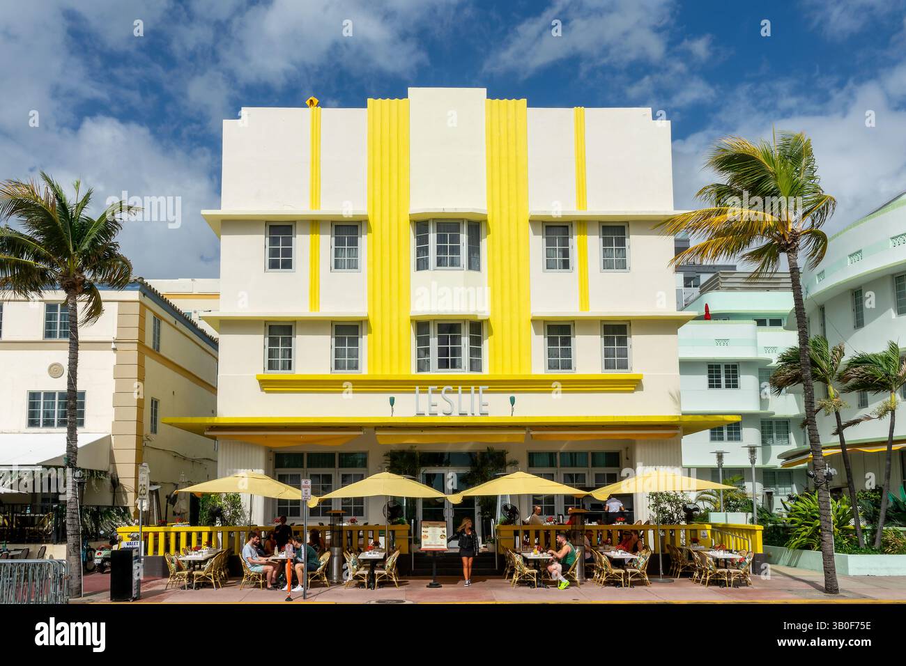The Leslie hotel building on Ocean Drive in Art Deco district ...