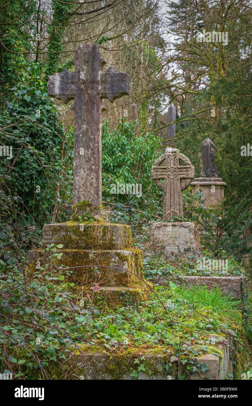 Gravestones and memorials in the picturesque Victorian Garden Cemetery ...