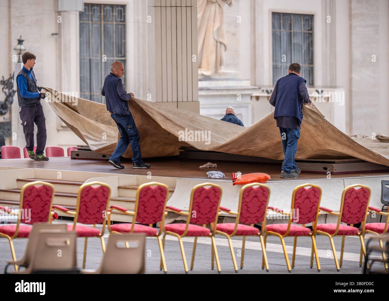 Vatican City, Vatican. 24th Apr, 2025. Workers prepare the altar for ...