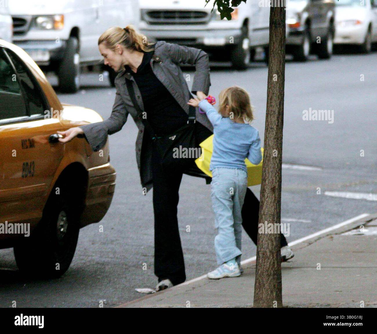 Oct. 2, 2006 - New York, New York, U.S. - K50080JBB.KATE WINSLET OUT ...