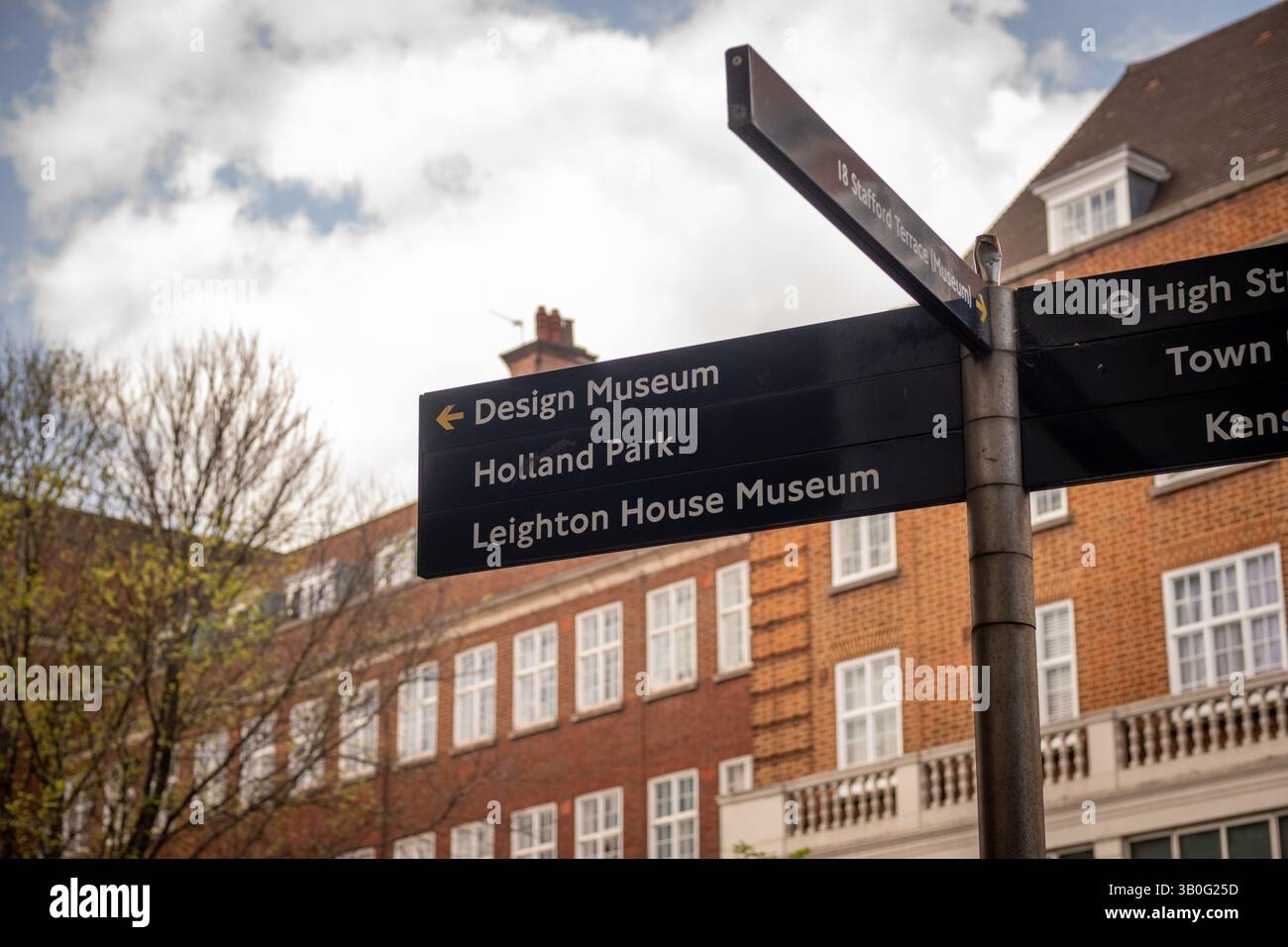 LONDON- APRIL 22, 2025: Directional pedestrian signage near High Street ...