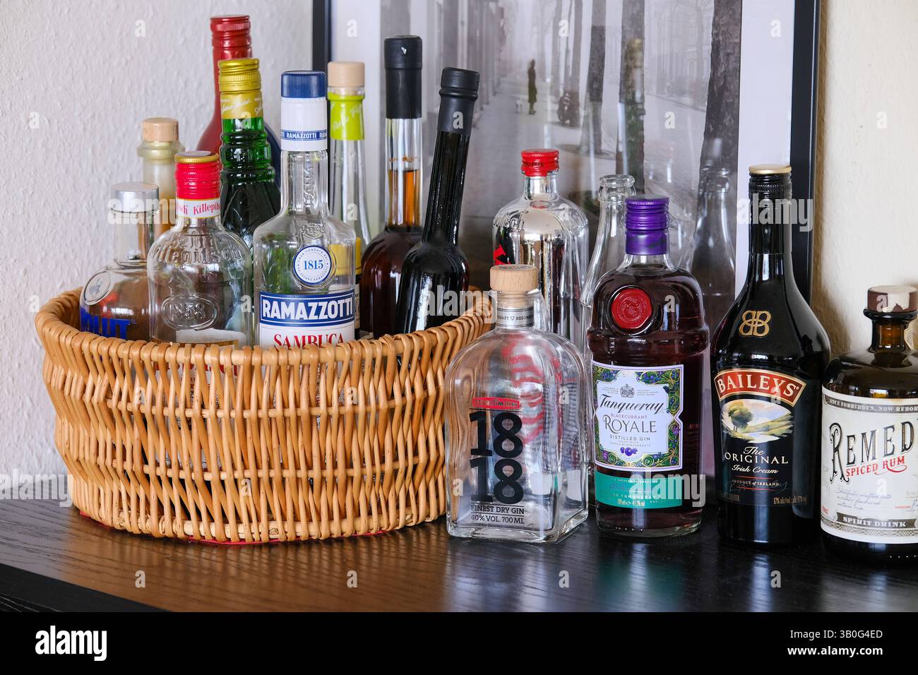 Alkoholerkrankung hi-res stock photography and images - Alamy