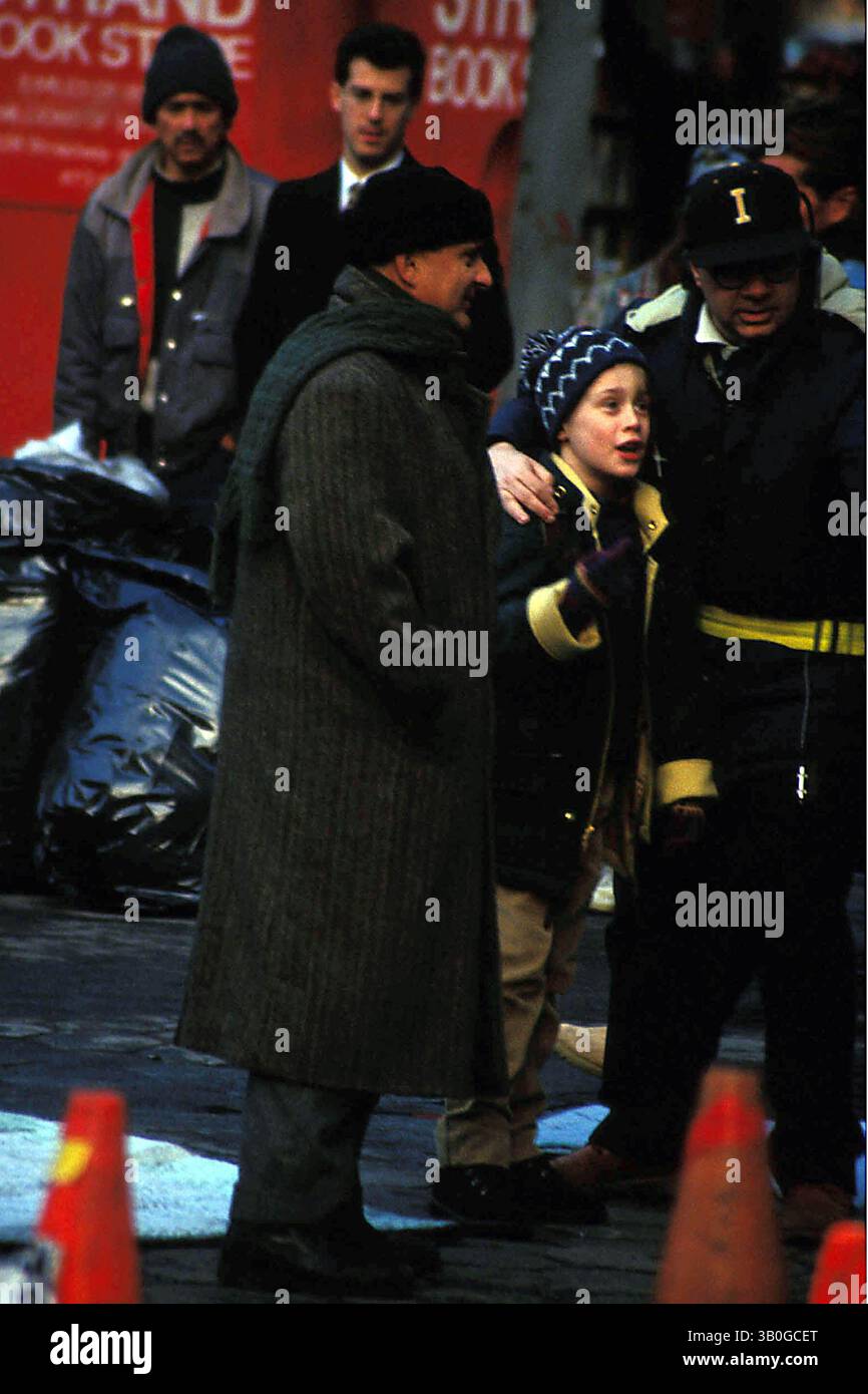 Mar. 1, 2005 - New York, New York, U.S. - L2419.HOME ALONE LOST IN NEW ...