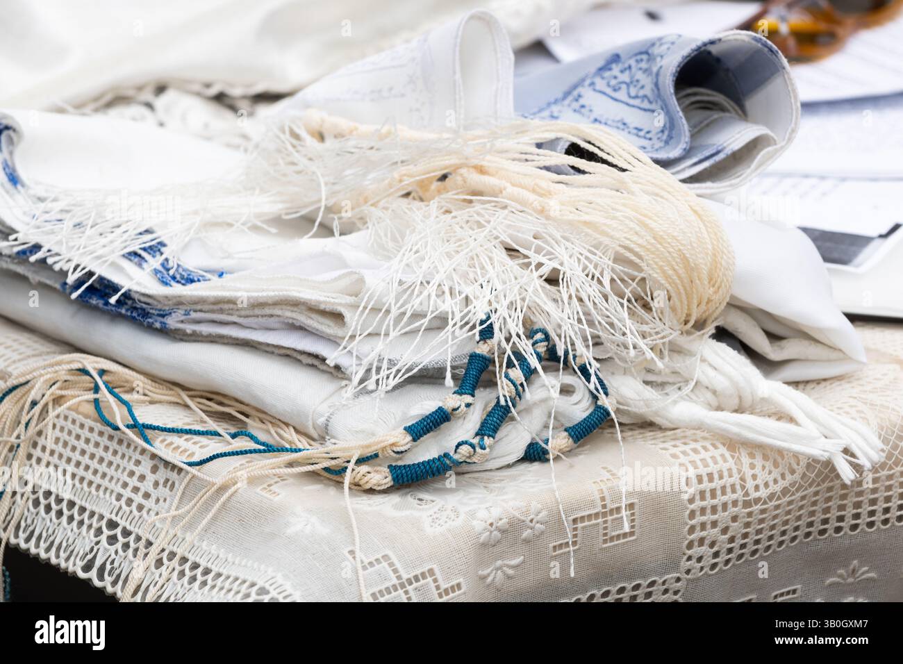 Tzitzit fringes jewish prayer hi-res stock photography and images - Alamy