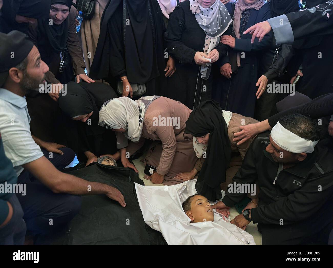 Relatives of the Palestinians, who lost their lives after Israeli ...