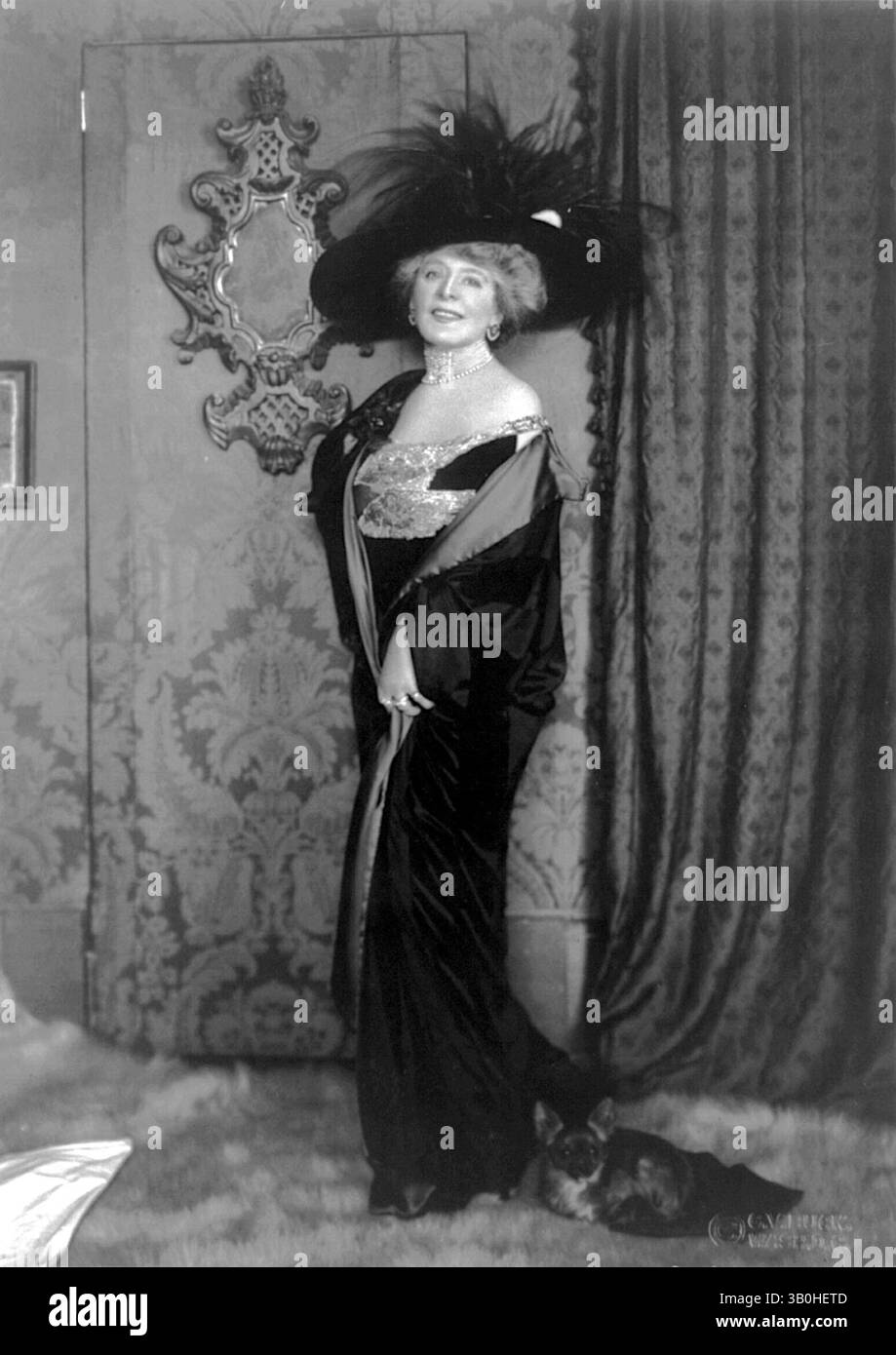 Alice Pike Barney (American Painter) - 1912 Stock Photo - Alamy