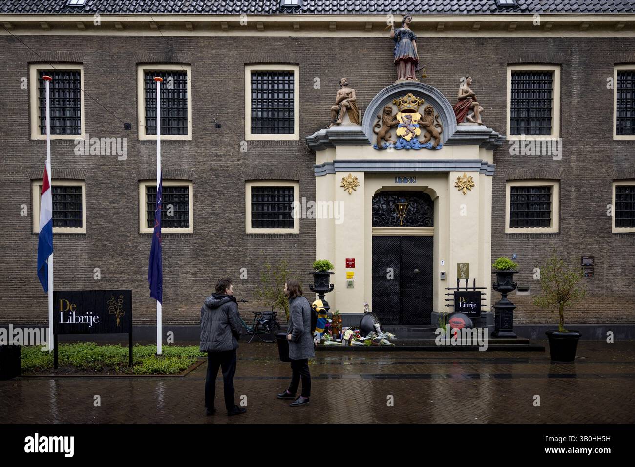 ZWOLLE - Flowers at star restaurant De Librije. Chef and owner of the restaurant Jonnie Boer ...