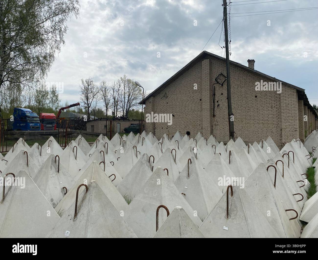 Zilupe, Latvia. 24th Apr, 2025. Armored barriers, also known as dragon ...