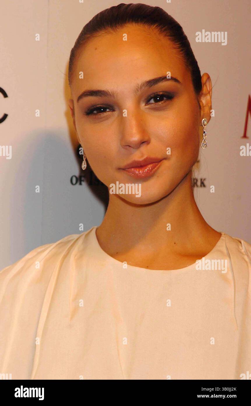Gal gadot 2004 hi-res stock photography and images - Alamy