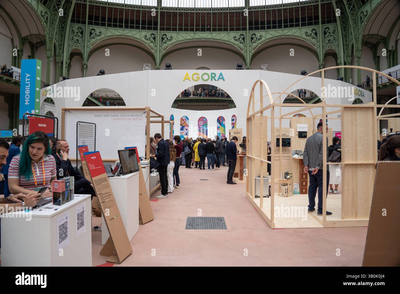 Paris, France. 24th Apr, 2025. General view of Ambiance at Ten years ...