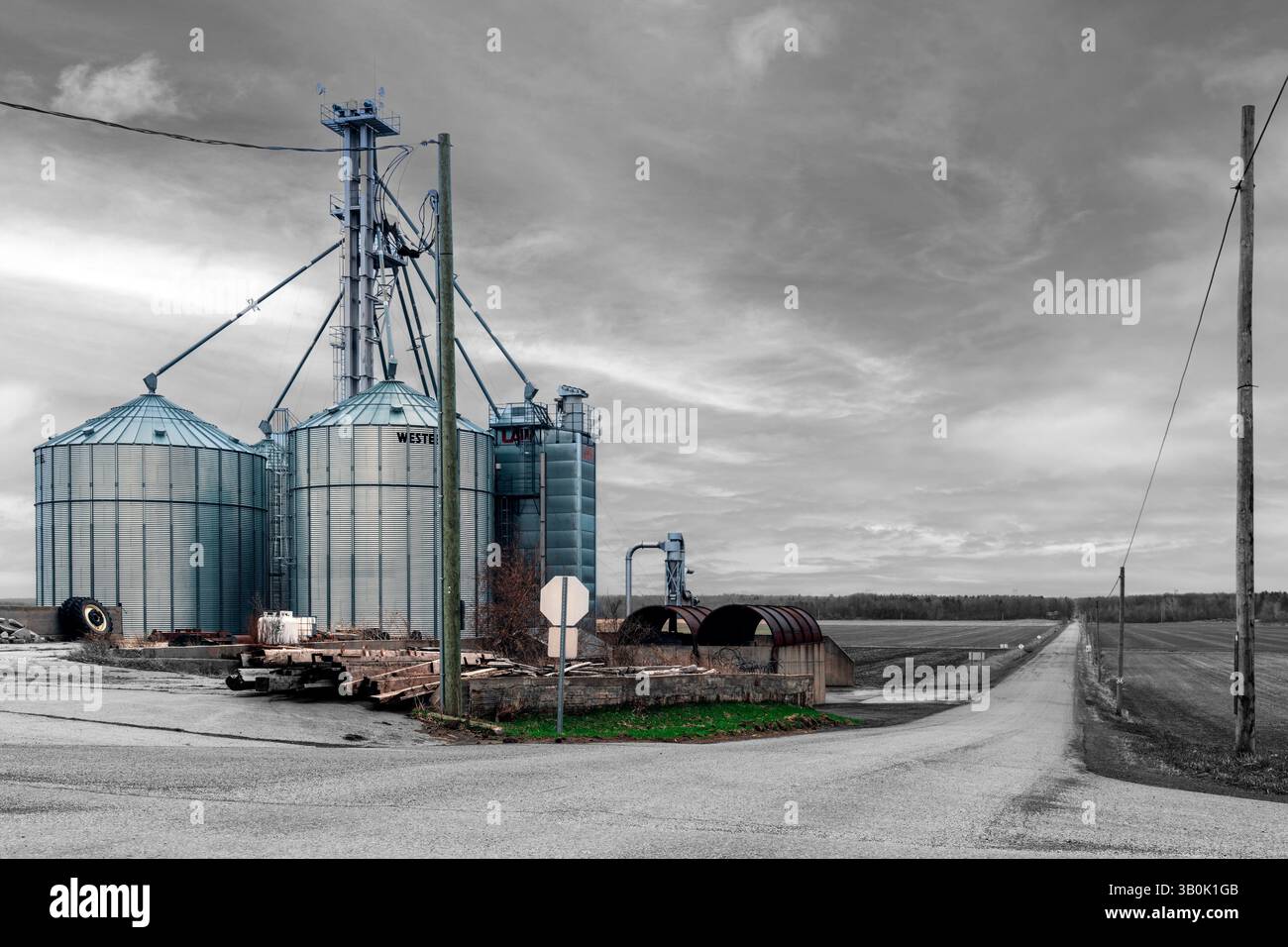 Rural landscape grain silos hi-res stock photography and images - Alamy