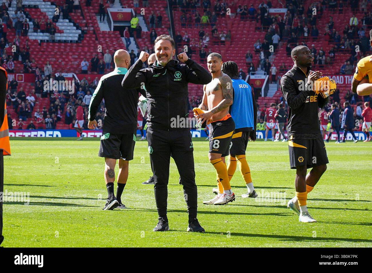 Manchester, UK. 20th Apr, 2025. Wolverhampton Wanderers Manager Vitor ...