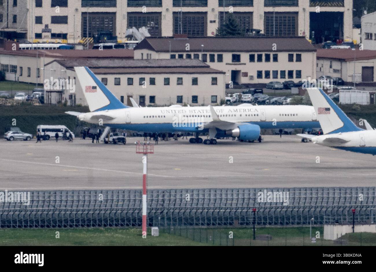 Air force two taxis hi-res stock photography and images - Alamy