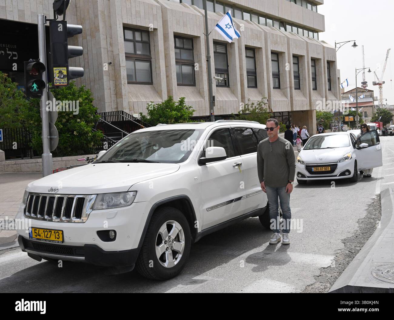 Jerusalem, Israel. 24th Apr, 2025. Israelis nationwide stand in silence ...