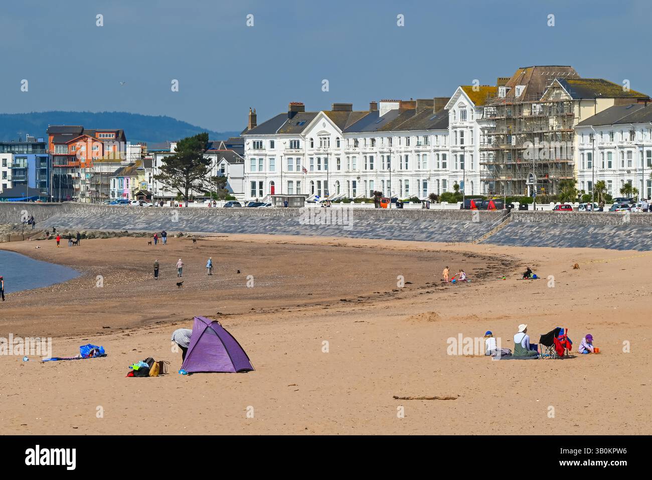 Exmouth, Devon, UK. 24th April 2025. UK Weather: Beachgoers enjoying ...