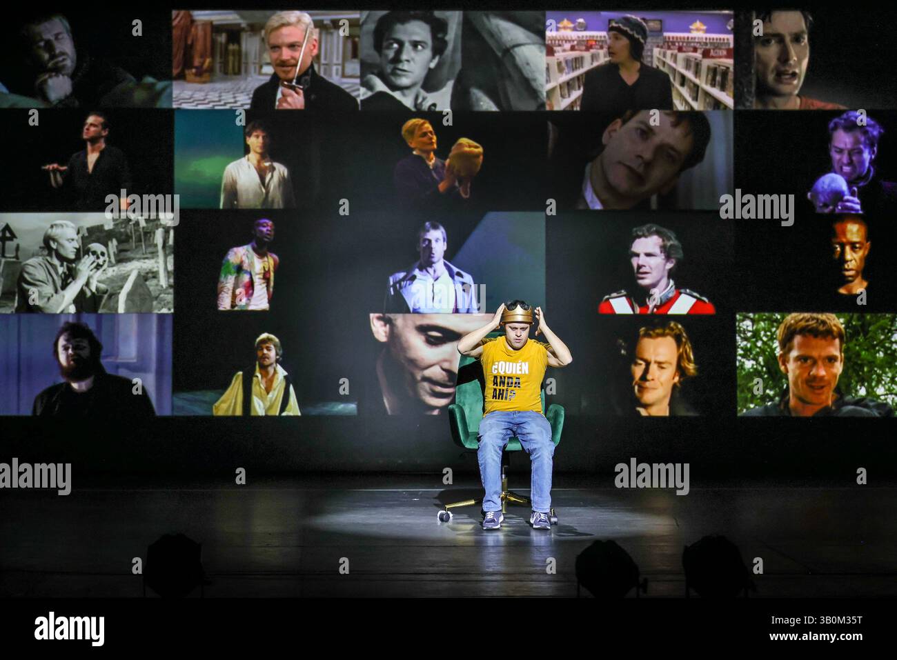 London, UK. 24th Apr, 2025. Álvaro Toledo (Hamlet), with actors who ...